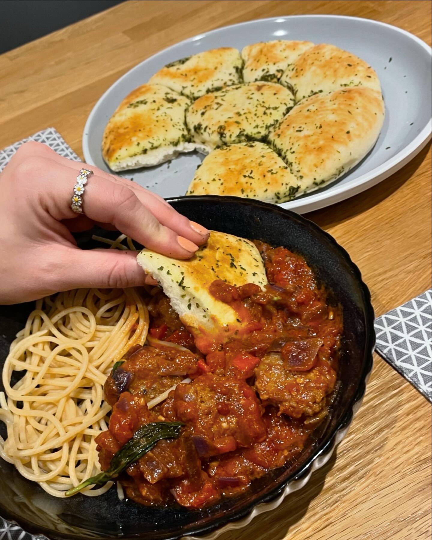 Deli Kitchen – New Tear & Share Garlic Flatbread – Jen's Food Blog