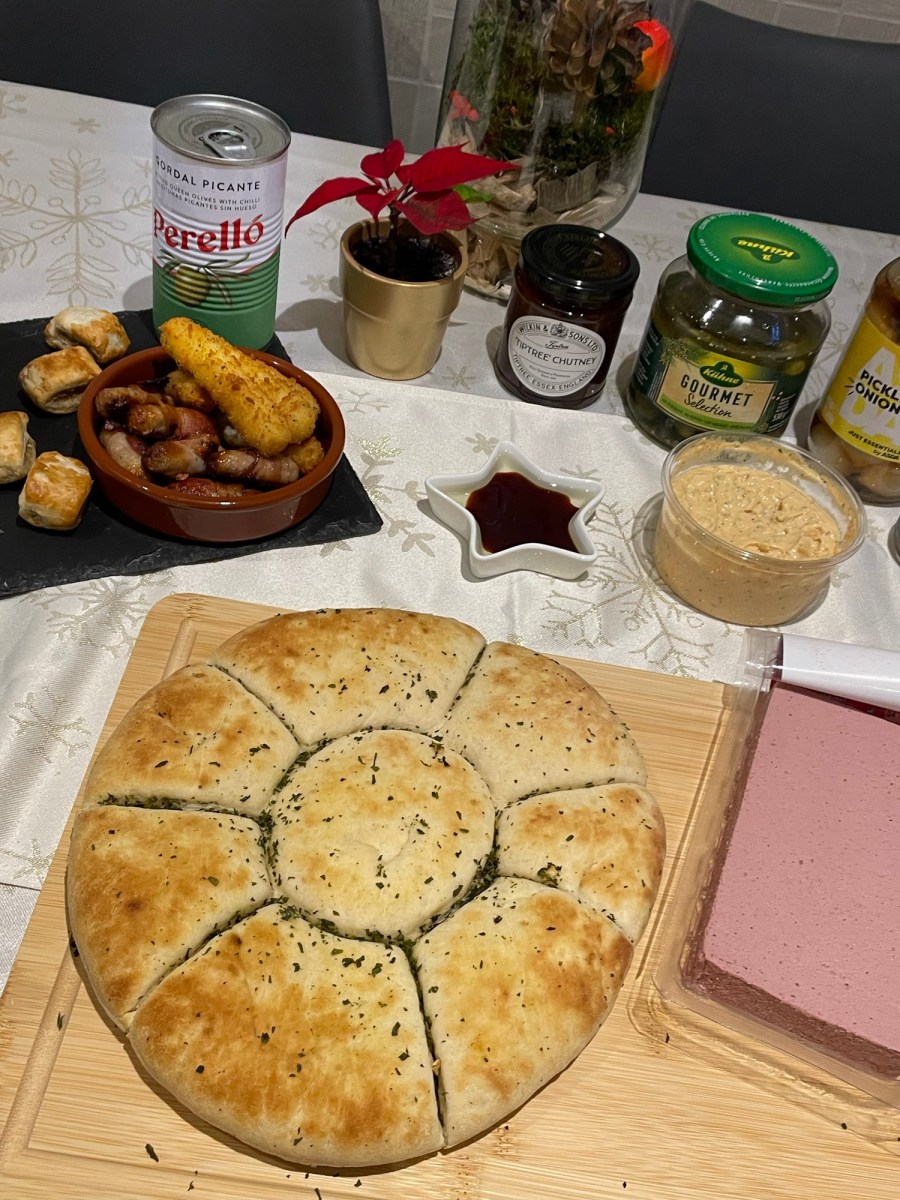 Deli Kitchen – New Tear & Share Garlic Flatbread – Jen's Food Blog